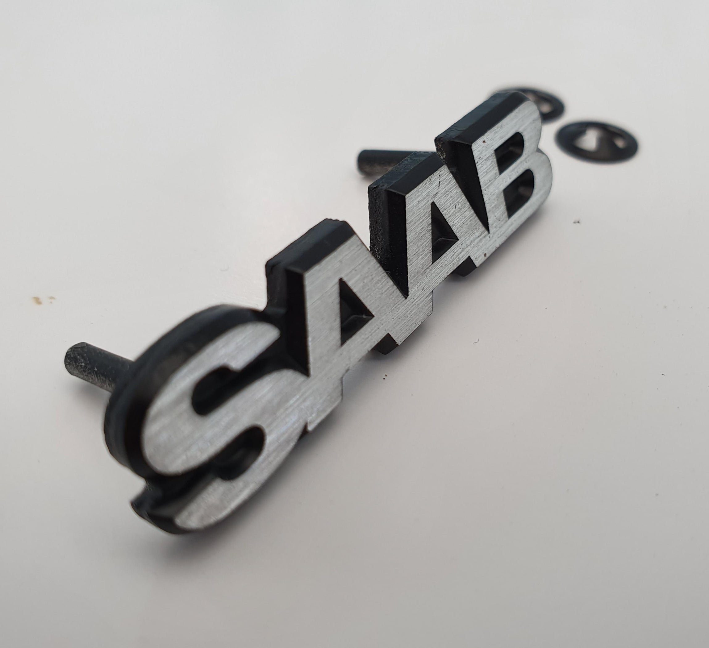 Saab C900 & 9000 Grille Badge 'SAAB' Injection alloy — Saabicons